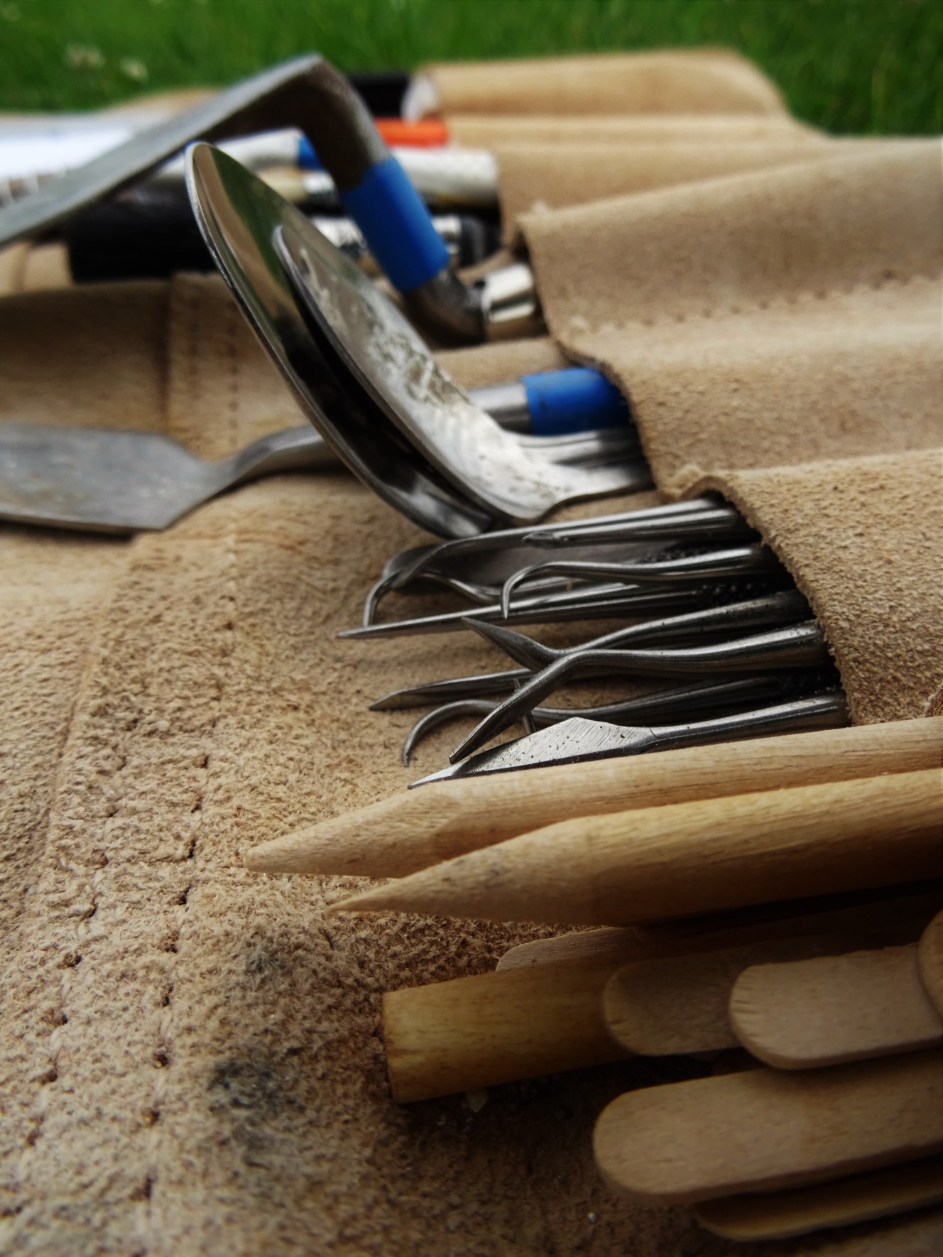 An Archaeology Tool Roll: Equipment to take on site – F A C E T S